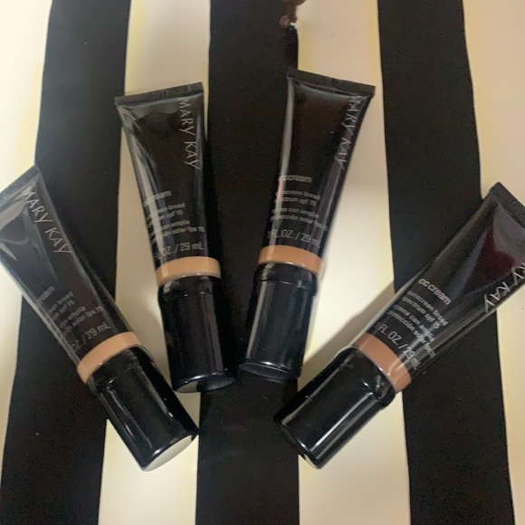 Mary Kay | Makeup | Nwt Mary Kay Cc Cream Spf 5 Foundation Very Light ...